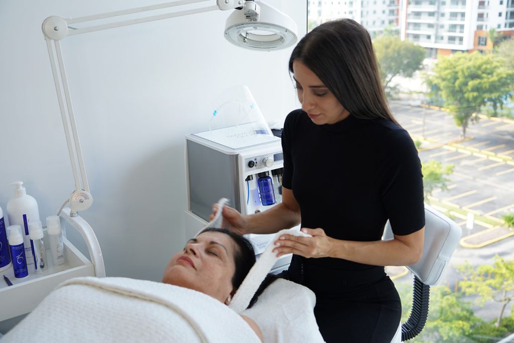 Esthetician course curriculum | The Lash Room Academy